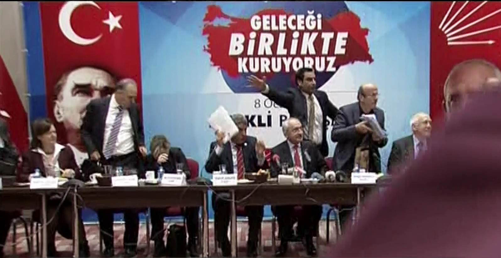 Kılıçdaroğlu’na ayakkabılı protesto