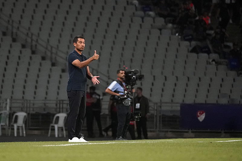 Giovanni van Bronckhorst’tan 18 yıllık Süper Kupa tarihinde ilk! Hollandalı teknik direktör ...