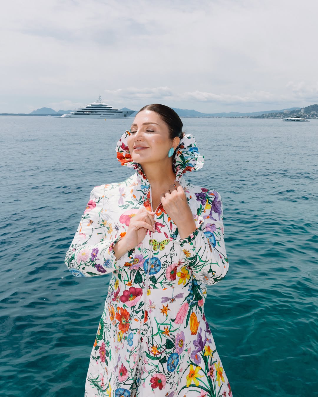 Sibel Can Cannes pozlarıyla sosyal medyayı salladı!