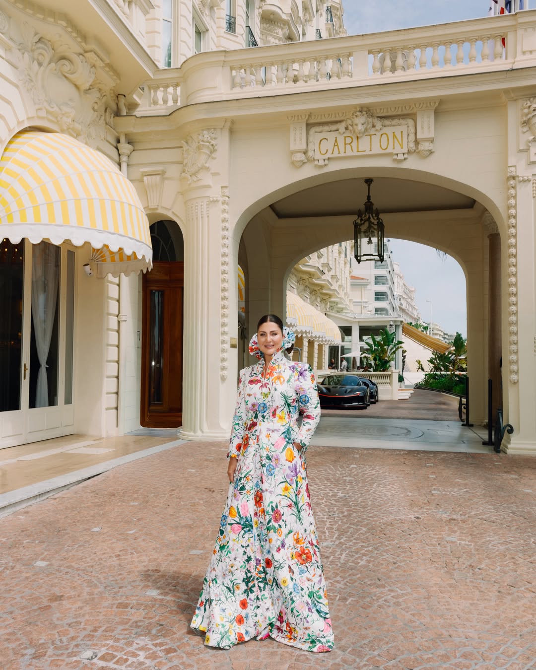 Sibel Can Cannes pozlarıyla sosyal medyayı salladı!