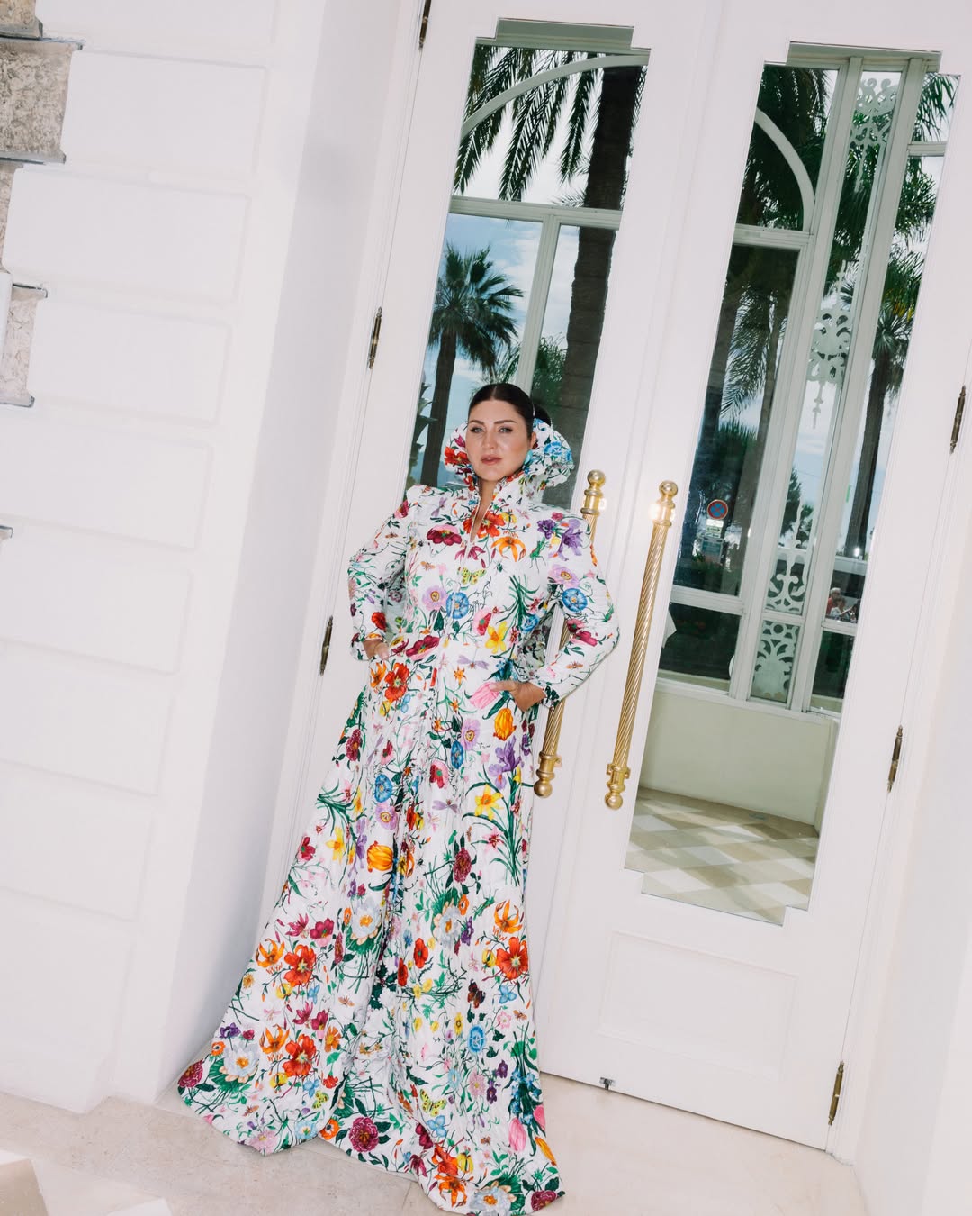 Sibel Can Cannes pozlarıyla sosyal medyayı salladı!
