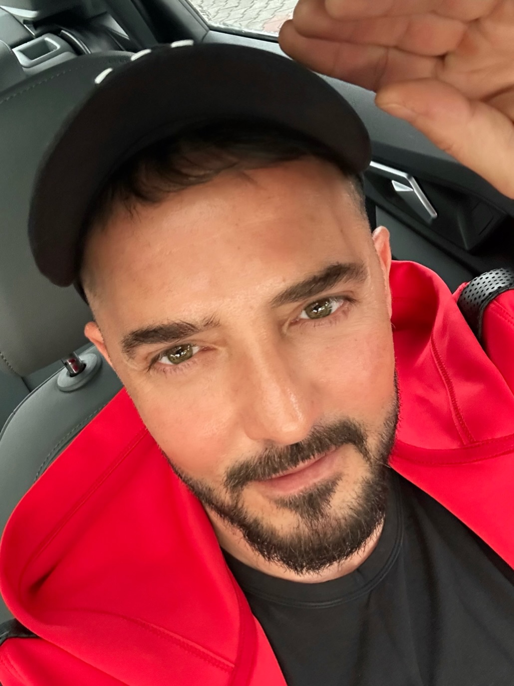 Gökhan Özen 2. kez evleniyor: Resmen nişanlandı